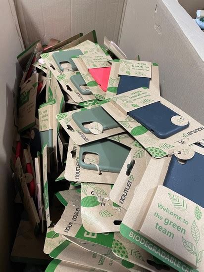 Pallet Of 1300 Assorted Iphone And Ipad Cases Mixed Styles And Models