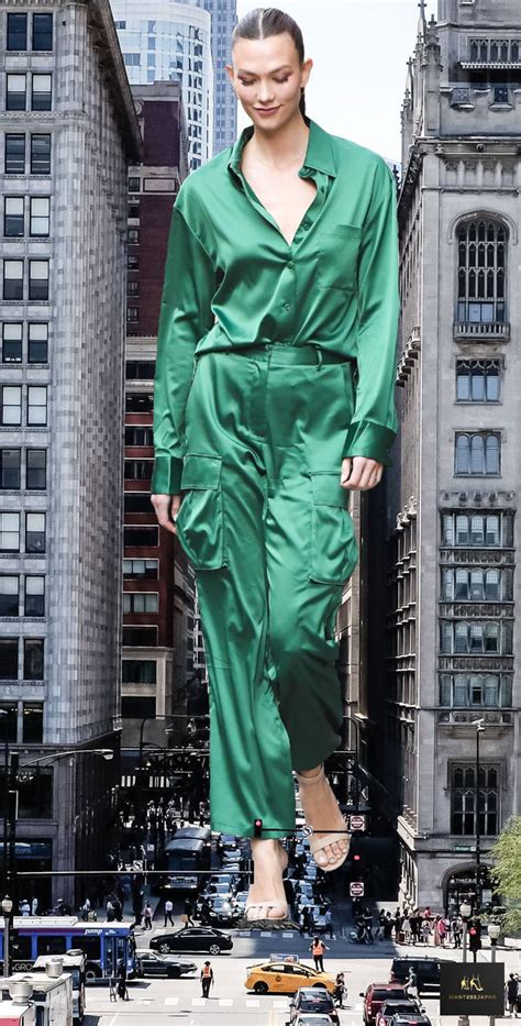 Giantess Karlie Kloss In Chicago By Giantessjapan On Deviantart