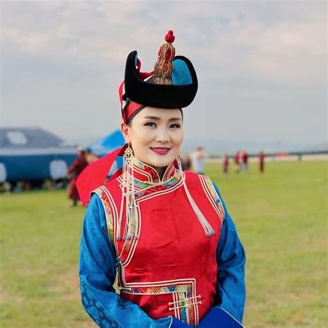 Төдэй Хөдөлмөрийн Гавьяаны Улаан Тугийн Одонт МУСТА дуучин Э Чулуунчимэгийн дуунд дуртай