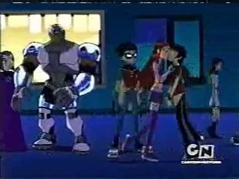 Starfire And Robin Kiss