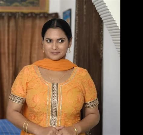 Hayeee Edha Jism Yaar Mumme Tan Ghut Ghut Machodne Ehde Te Garm Pattan Ch Mooh Fsaa K Fuddi