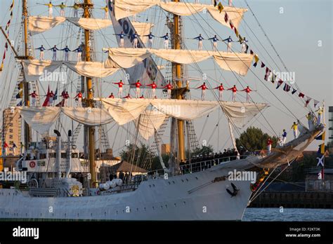 The Colombian Tall Ship Arc Gloria Travelling Upstream Towards Tower