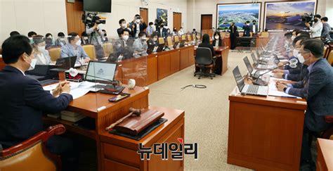 포토 발언하는 류성걸 민생경제안정특별위원회 위원장 Save Internet 뉴데일리