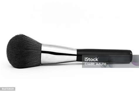 대 한 여성 화장품 브러쉬 브러쉬 파우더 블러셔 흰색 배경에 고립 된 메이크업 화장품은 메이크업 다양 한 폭에 대 한 브러쉬와 다양 한 목적을 위해 사용 개인 장식품에 대한