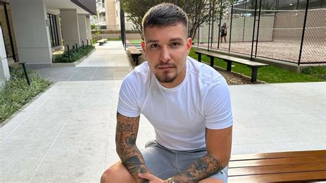 Mc Gui Aparece Com Nova Namorada E Faz Planos Pro Futuro