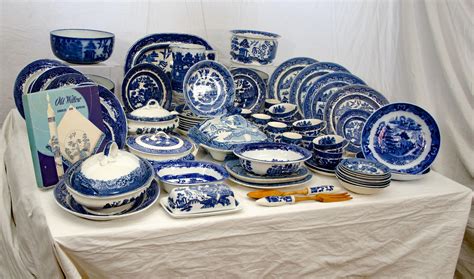 Vintage Set Of Blue Willow China Service 117 Pieces At 1stdibs Blue