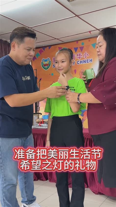 陳嘉榮 让有需要的小朋友写下他们要的礼物，然后找有心人帮他们实现这个愿望，这是美丽生活节《希望之灯》这个活动的最大意义。我们让有能力的人帮助有需要的人圆梦，希望这些被圆梦的小朋友以后有能力