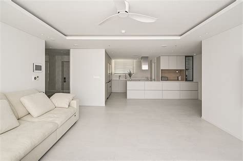 최법연 30평대아파트인테리어 기존의 우물천장 구조를 살린 거실인테리어입니다 우물천장은 천장이 한단 높게 올라간 부분만큼 수직 개방감이 더해져 공간이 더욱 넓어보이는