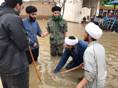 گزارشی از کمک حوزویان خراسان رضوی به سیل زدگان عکس خبرگزاری حوزه
