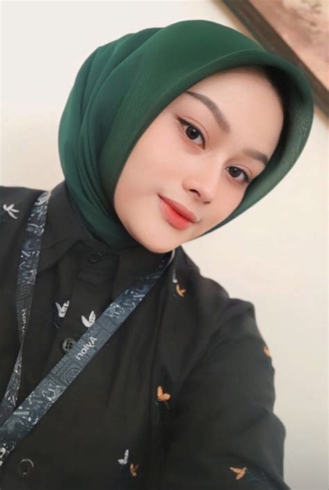 Ai Lailatu Romdon Cewek Manis Dengan Tatapan Mata Seksi Dzargon