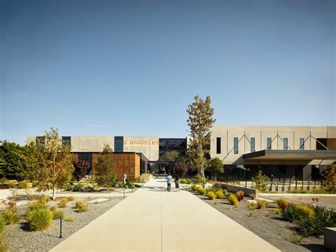 Eyrc Maintains Industrial Detail For Offices Built In Former La Times Facility