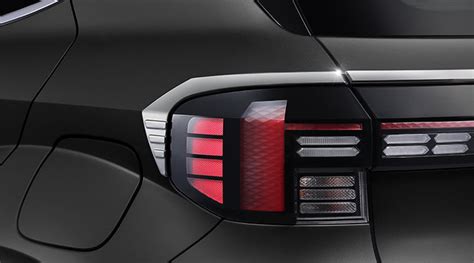 Tail Lamp Garnish Dark Chrome Venue Sasxtra