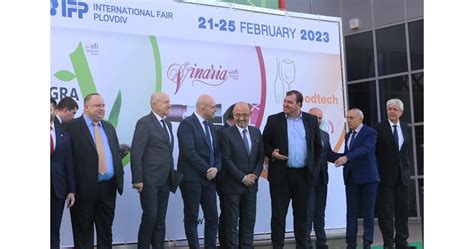 Министър Гечев в Пловдив Земеделие не се прави по интернет трябва да видиш и пипнеш Снимки и