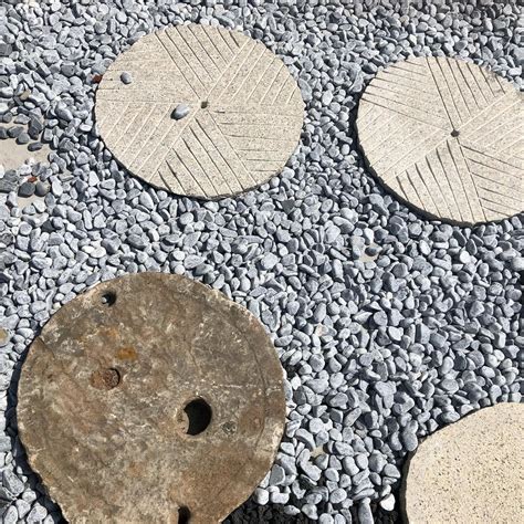 토목코리아db 현무암 송이자갈 레드 블랙 그레이 백자갈 전원주택 마당에 쓰기 좋은 자갈들입니다 저희 Facebook