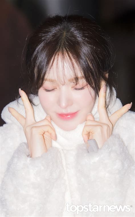 레드벨벳 웬디 ‘눈송이 같은 와니 피스 웬디의 영스트리트 출근길 [hd포토] 최규석 기자 톱스타뉴스