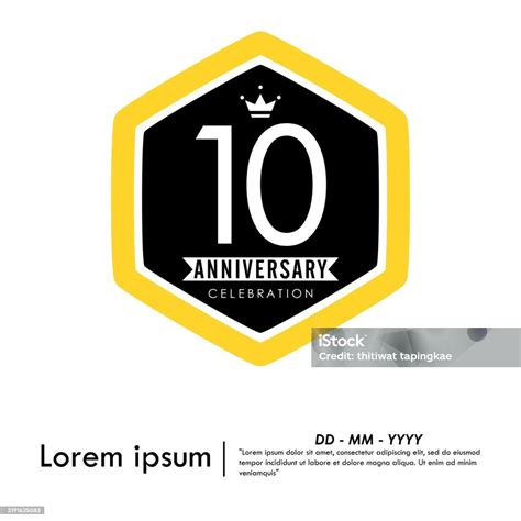 창립 10주년 기념 엠블럼 리본이 달린 육각형 기념일 로고 흰색 배경에 메달 배지 프레임 웹 전단지 포스터 인사말 카드 및 초대장에 대 한 벡터 일러스트 레이 션 템플릿
