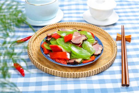 营养莴笋炒腊肉中国菜系食品餐饮摄影汇图网