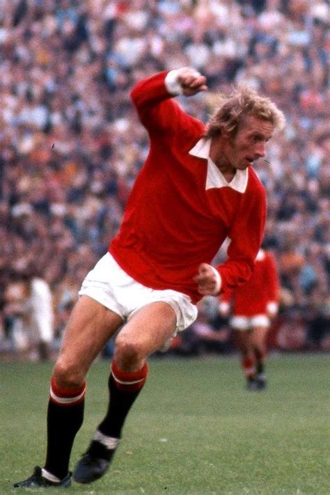 Pin By Hugo Utensil On King Denis Law Manchester United Old