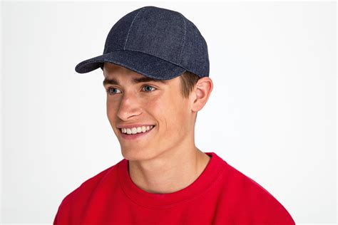 Человек в кепке фото и картинки Abrakadabra Fun