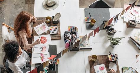 3 월 8 일 가르치는 공동 작업 공예 교실 그룹 그룹 활동 그리는 그림 그림 레슨 기술 깃발 장식 꽃 다채로운 독창성 머리 미술 수업 미술