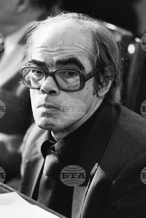 Дамян Дамянов Стихове пиша с едничката мисъл да съборя стената между