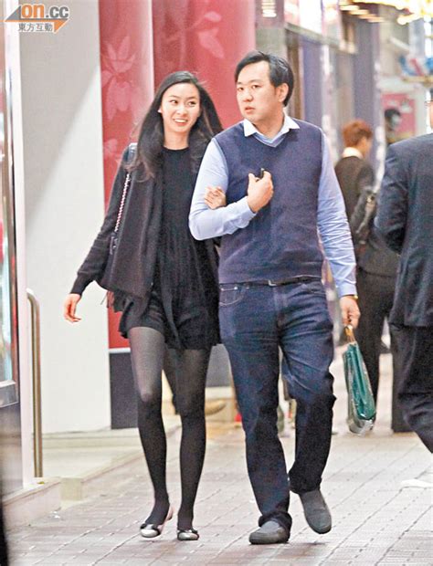 張舒雅翹仔 揀廿蚊套 東方日報