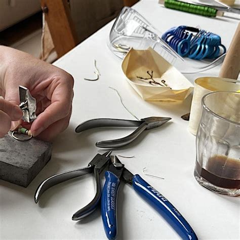 Workshop Maak Je Eigen Ring Met Draad En Kralen Amsterdam Cursussen En Workshops Nl