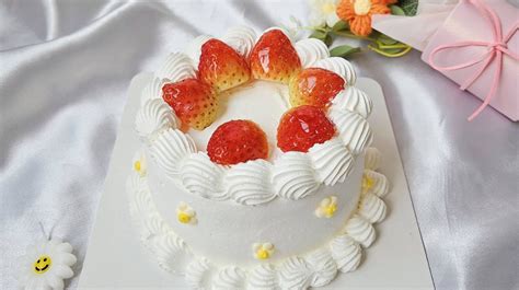 Cake Baker เค้กมินิมอล เค้กวันเกิด สุขุมวิท สั่งอาหารเดลิเวอรี Wongnai X Line Man