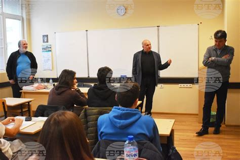 Лектори от Софийския университет преподаваха на ученици от математическата гимназия във Видин Утро