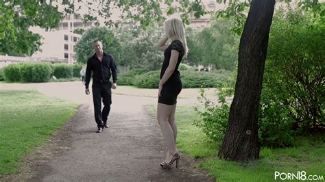 Длинноногая блондиночка Свит Кэт отдаётся парню на первом свидании