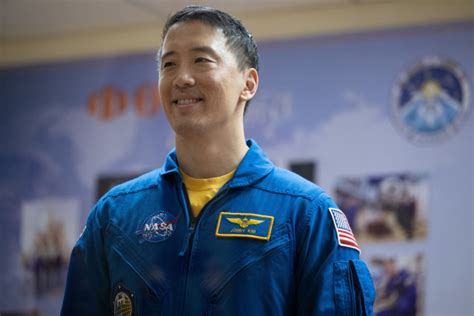 네이비실·의사·우주비행사···엄마 친구 아들이면 끔찍한 악몽이라는 그 남자의 정체