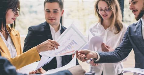 기업 성공 브레인스토밍 팀워크 개념 충족 다민족 기업가와 사업가들이 현대적인 회의실에서 회의 사진 Unsplash의 우크라이나 이미지