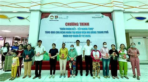Vietcombank Tp Hcm Tặng Quà Tết Cho Các Gia đình Khó Khăn