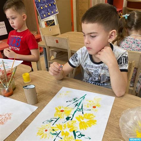 Фотоотчет о занятии по рисованию с помощью полиэтиленового пакета и втулки в старшей группе 6