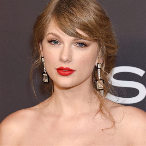 Taylor Swift泰勒絲從鄉村甜心到流行天后「每天喝10瓶水、跑步機上唱歌」