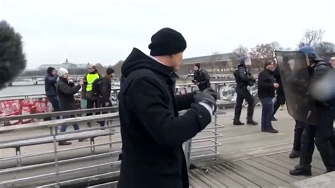 مشت‌زن جلیقه زردها به یک سال زندان محکوم شد