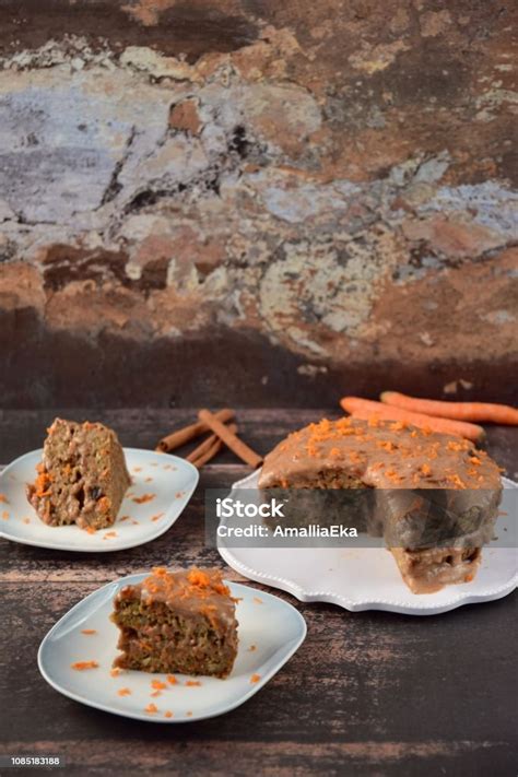 날짜 바나나 아몬드 버터 유약 채식주의 글루텐 무료 계 피 초콜릿 당근 케이크 0명에 대한 스톡 사진 및 기타 이미지 0명