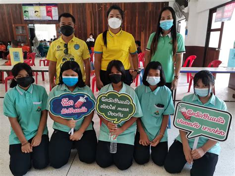 นักเรียนโรงเรียนวัดบ้านแสลงคงรับวัคซีนไฟเชอร์ เข็มที่สอง โรงเรียนวัด