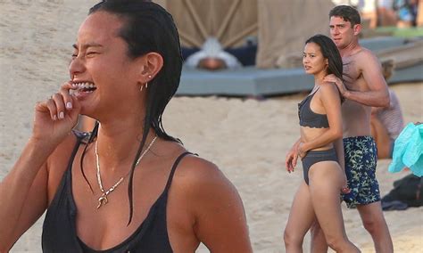 Jamie Chung And Bryan Greenberg Beach Greenberg Bryan Hi Res Stock