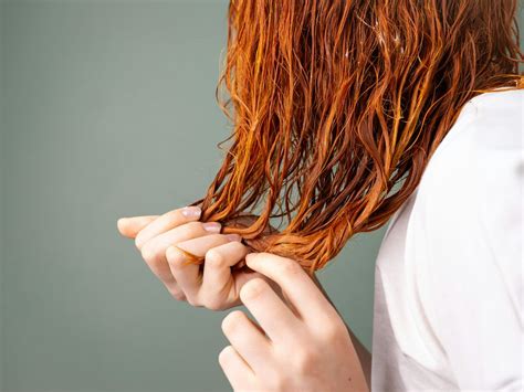 Стилісти назвали небезпечну помилку догляду за волоссям