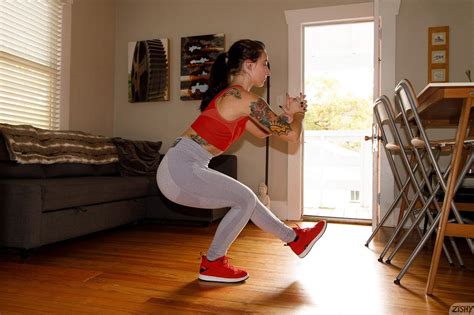 Sasha Apex Works Out At Home In Tight Leggings 8 Photos