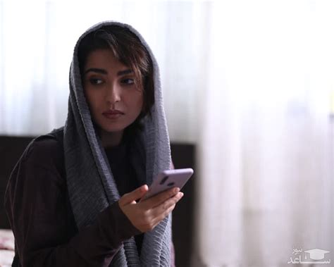 جذابیت انکارناپذیر مونا کرمی چقدر چهره‌ی معصومانه و جذابی داره😎😍