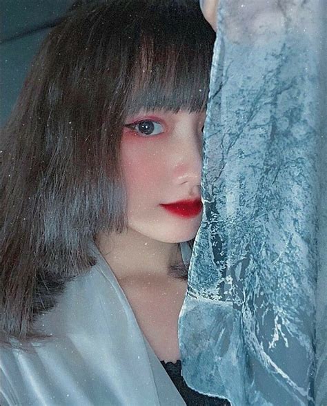 v th khánh huyền instagram