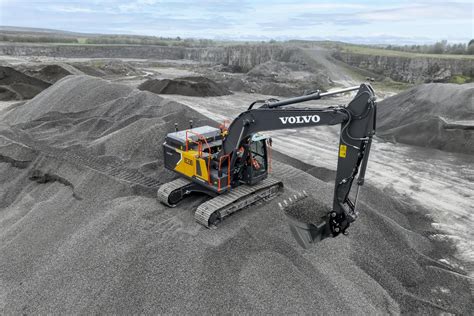Video Volvo Ce Expands Electric Lineup With Mid Size Wheel Loader Excavator Machinery Asia