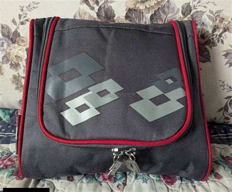 Несесер за пътуване Аксесоари София Несесер удобен за пътуване с размери 24 21 5 Без