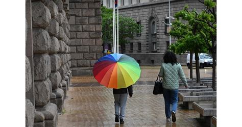 Очакват ни значителни валежи и гръмотевици днес