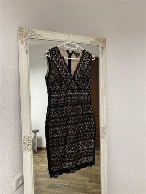 Красива сукня з мереживом Lipsy — ціна 349 грн у каталозі Сукні міді Купити жіночі речі за