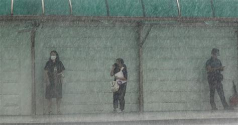 열대 지방 못지않은 소나기 내리는 서울