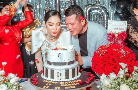 ស្រី ស្រស់ លី ម៉ា រី ណា បង្ហាញមុខ គូស្នេហ៍ ថ្មី ក្នុង ថ្ងៃ ពិសេស អម នឹង សារ ដ៏ មាន ន័យ ចាក់ ចំ