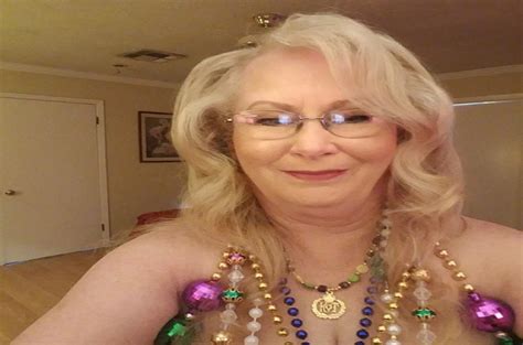 आश्चर्य किंतु सत्य 70 साल की दादी सेक्सी तस्वीरें और वीडियो बेचती है Mediawala